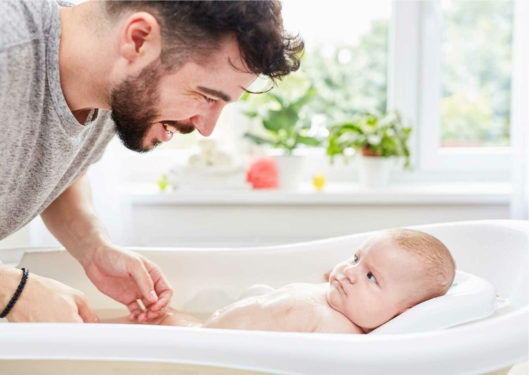 6 Tips for When Your Baby Hates Baths all of a Sudden