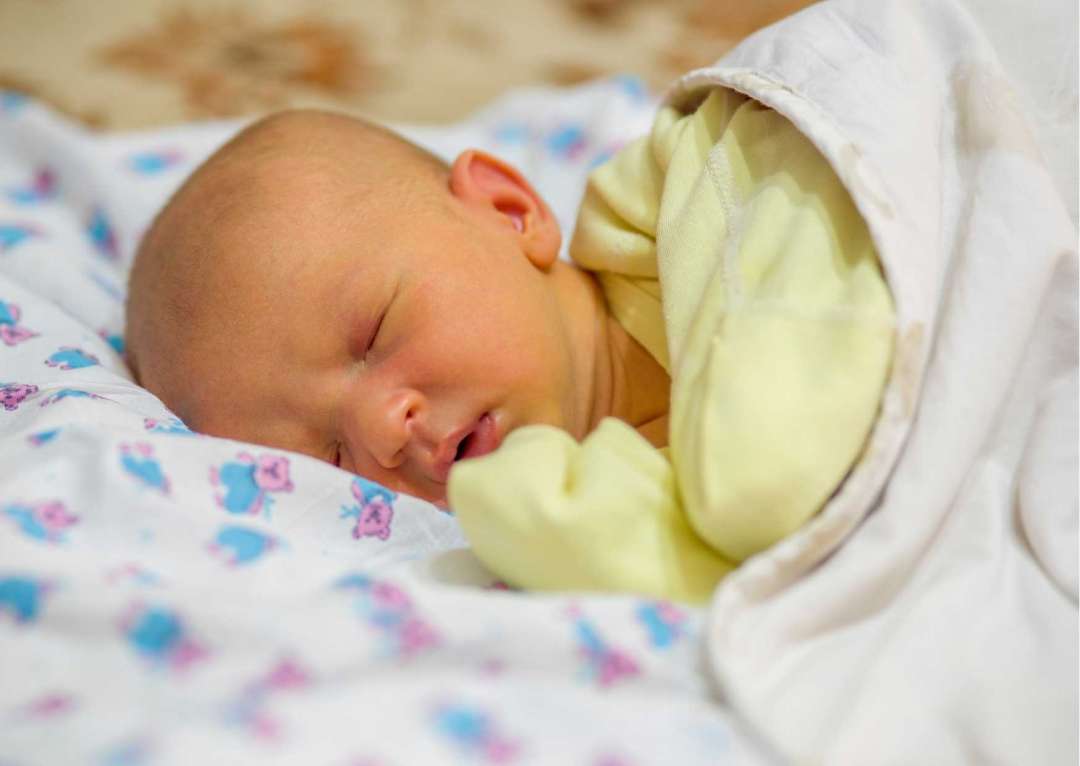 Baby Arching Back - 6 common causes and best ways to help