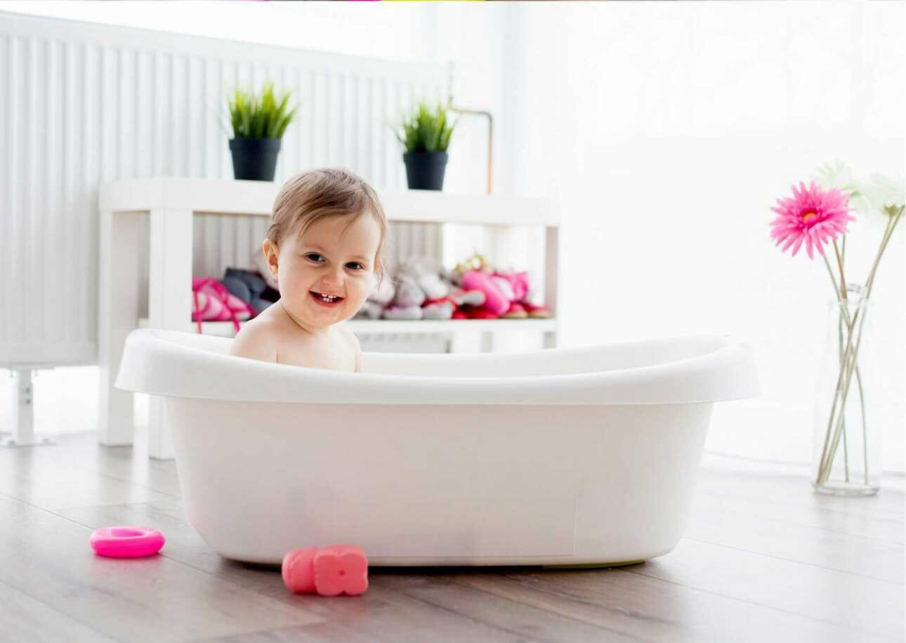How to Check Baby Bath Temperature without a Thermometer + 4 Top Tips