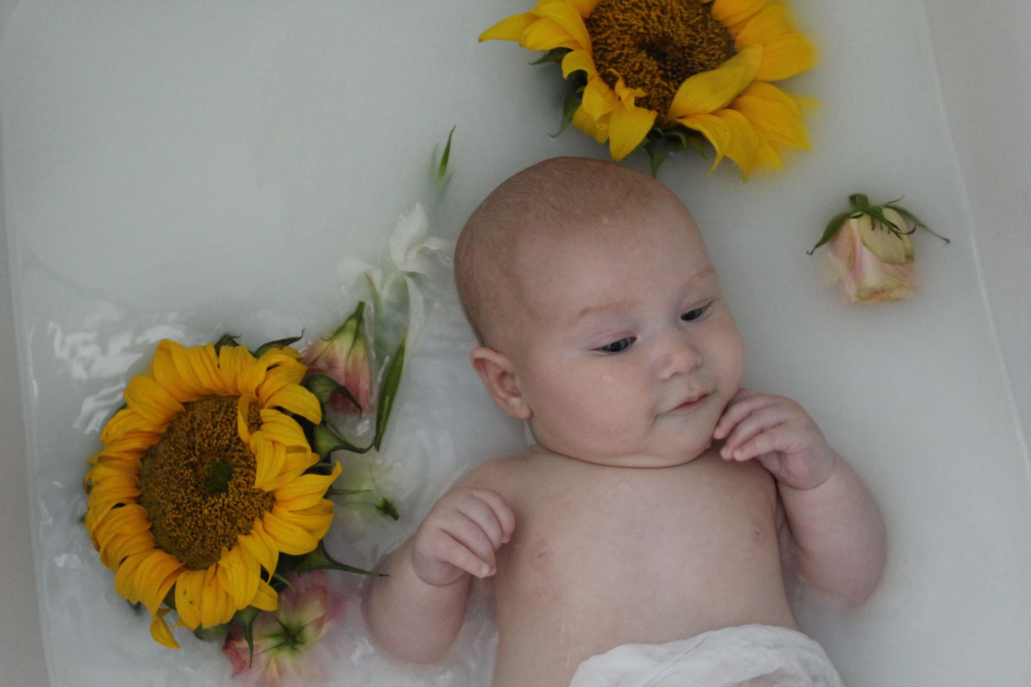 Breast Milk in Bath Water – 7 Amazing Benefits for Babies